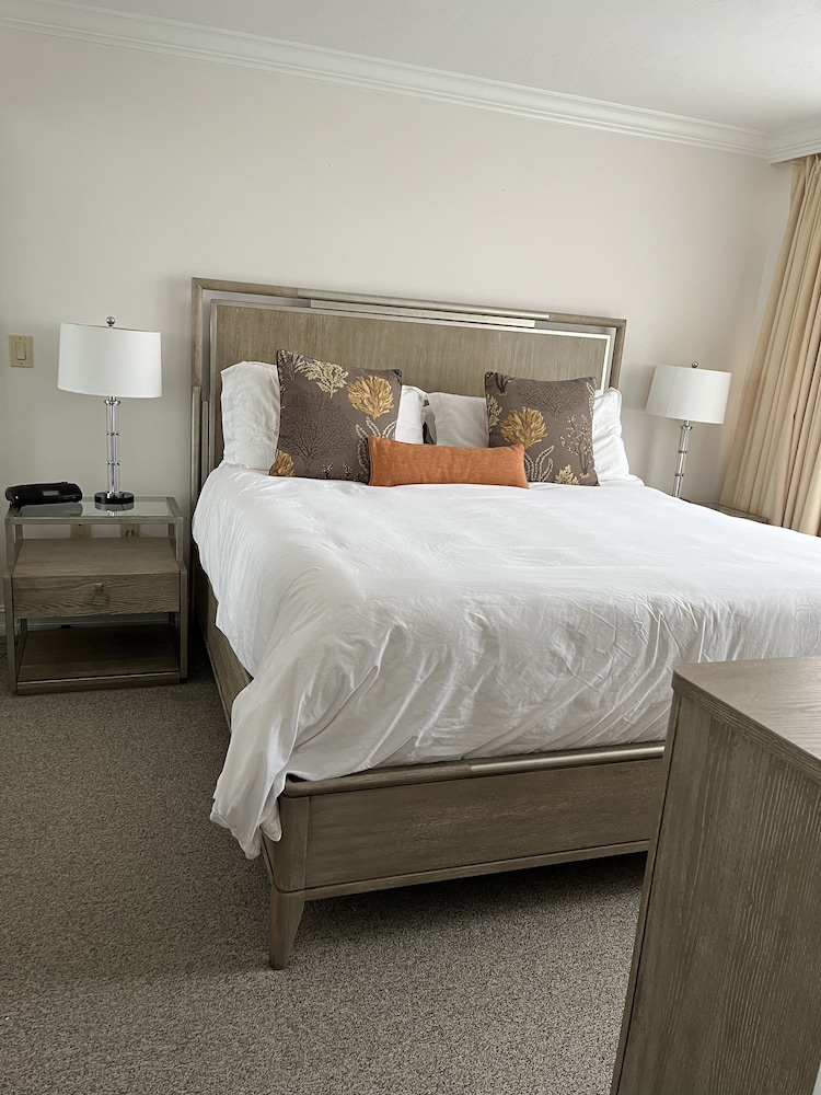 Marco Beach Ocean Resort 702 Ocean View!! - Marco Island, FL