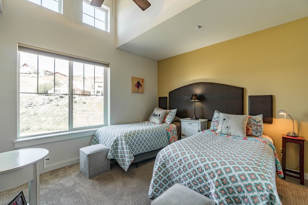 Amazing Town Home Right On San Juan River, Big Views, Near Town, Central A/c - Pagosa Springs, CO