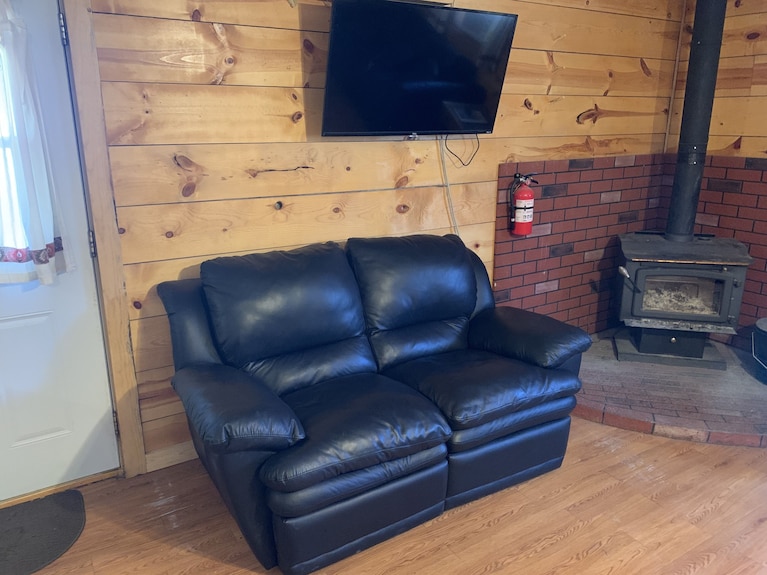Minutes To The Caves; 5+ Acres, Wi-fi, Grill, Fire Pit, Pet Friendly! - Hocking Hills State Park, OH