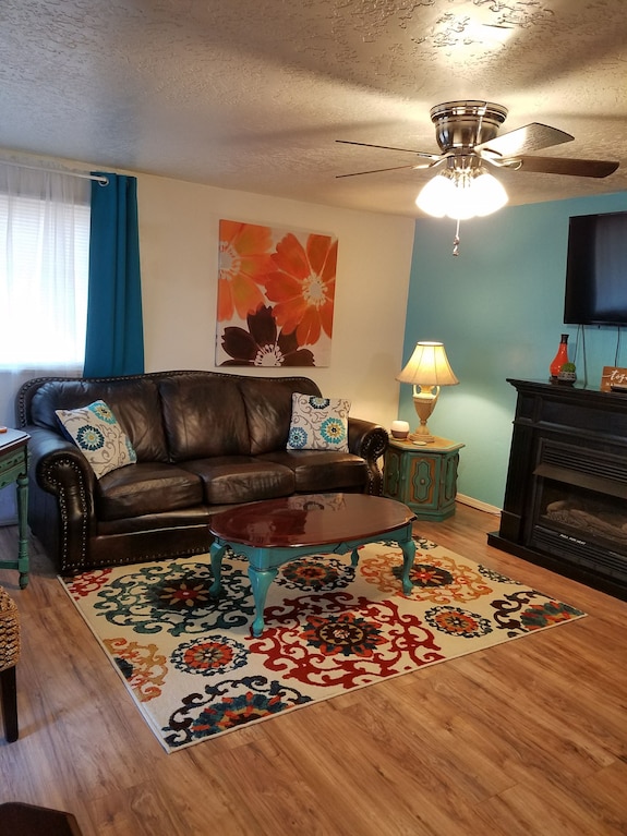 2 Person Jacuzzi Cozy Cottage (Entire House) - Lake Lowell, ID