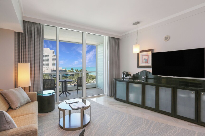 Sorrento Ocean View Jr. Suite @Fontainebleau Free Valet & Spa. No Resort Fees! - Miami Beach, FL