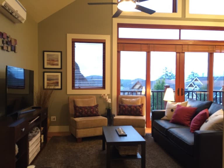 "Quails Run Retreat" On Bear Mountain - Vancouver Island
