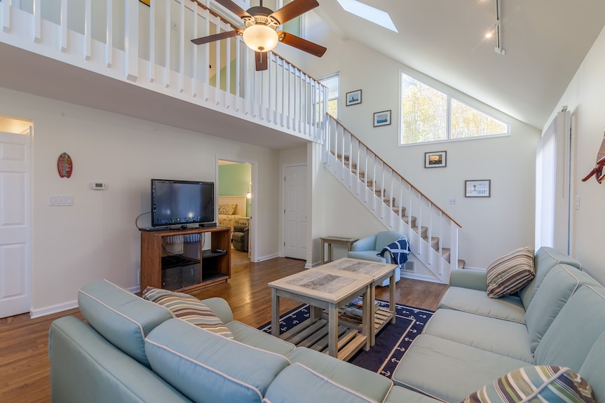 Handicap Accessible! Downtown Rehoboth Beach Sleeps 8 W/ Parking Porch - 裡霍伯斯灘