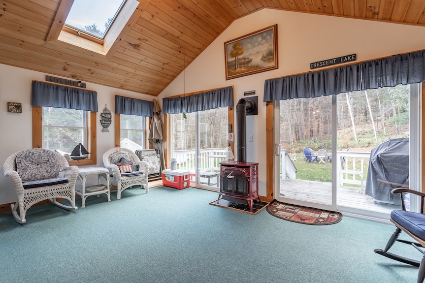 Beautiful Waterfront , Four Season Home On Charming Crescent Lake! - Claremont, NH