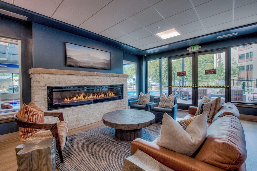 Wow! 1 Minute Walk To Quiksilver Chairlift And Parking Is Included! - ブリッケンリッジ, CO