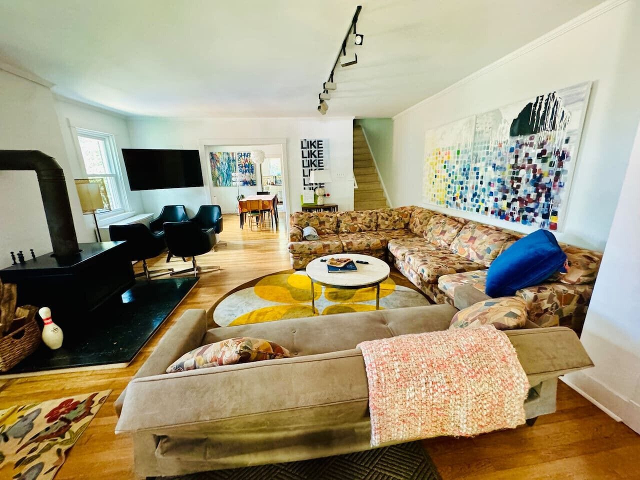 Hot Tub Fire Pit Art & Wellness Retreat - Pittsburgh, PA