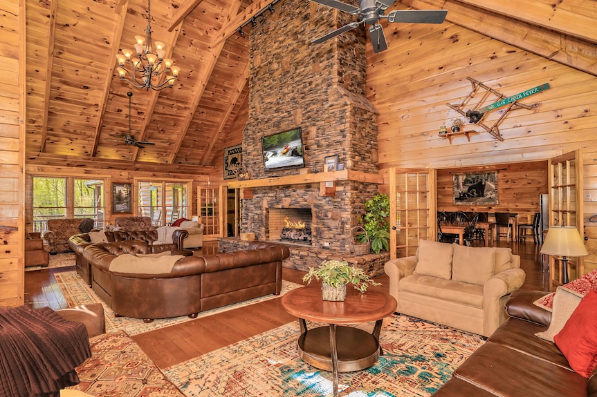 Open For '26 Booking! Theater Room, Game Room, Double Kitchen - Pigeon Forge, TN