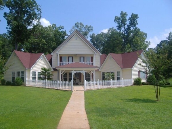 Newly Renovated Home On Beautiful Lake Sinclair - new DISCOUNTED rates ...