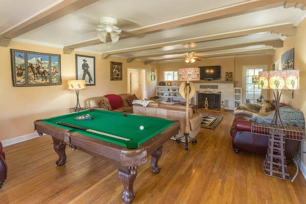 JULIAN COUNTRY FARMHOUSE ON 55 BEAUTIFUL ACRES - VIEWS-POOL TABLE-SPA ...
