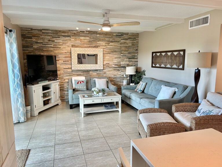 Paradise Beach House #2 Direct Oceanfront Condo. (Ocean Level Ground Floor) - Cocoa Beach