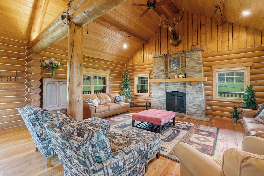 Beautiful Henrys Lake Log Cabin - Henrys Lake, ID