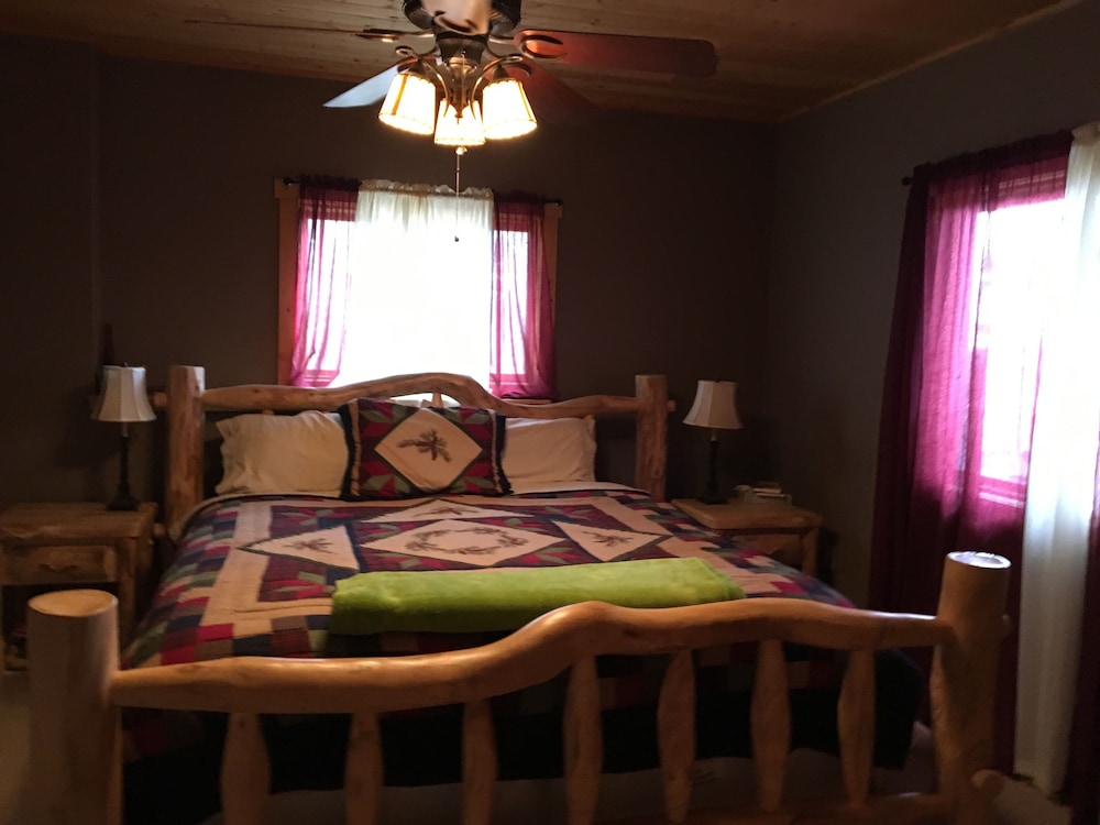 Luxurious Cabin Located In Northwest Colorado, Usa - Red Feather Lakes, CO