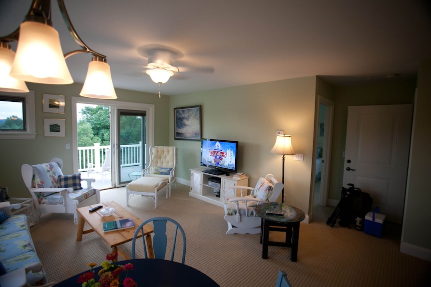 Rent Two Suites On A Beautiful Five Acre Estate - Michigan