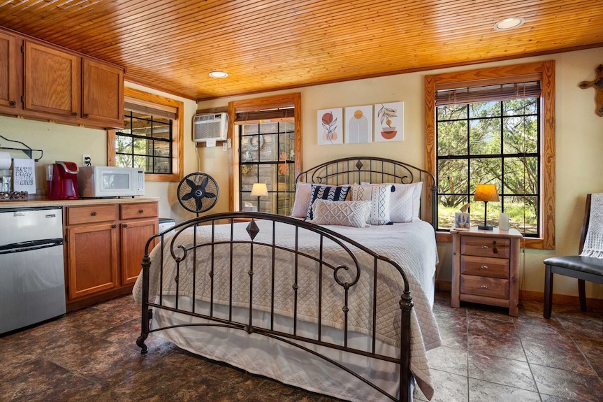 Rockin' B Ranch Ranch Love Shack - Texas