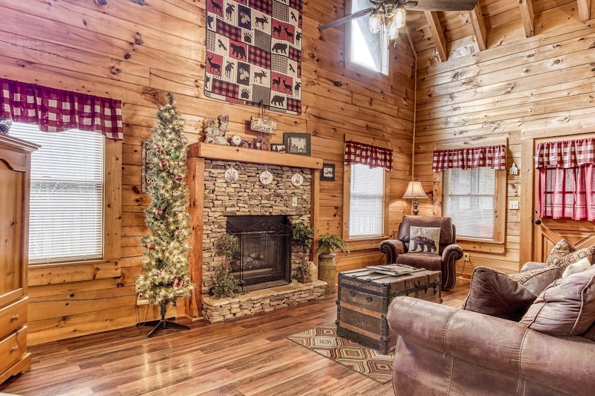 Scenic Hideaway - 2br Cabin Near Parkway, Dollywood & Attractions + Hot Tub - Pigeon Forge, TN