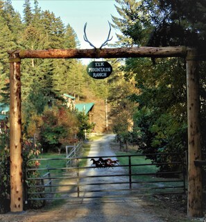 BEAUTIFUL ELK MOUNTAIN RANCH ADJOINS OVER 2 MILLION ACRES OF NATIONAL ...