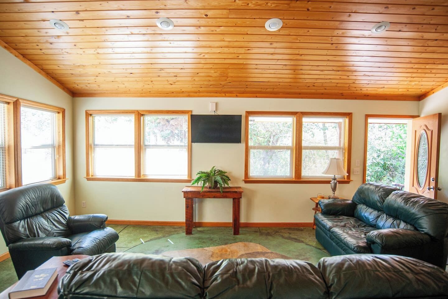 Gulch Cabin - Emigrant, MT