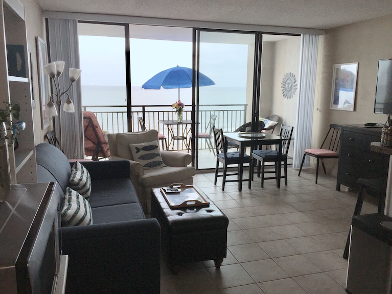 Modern Oceanfront Reno! Fabulous Balcony! Designed For Fun & Comfort! -