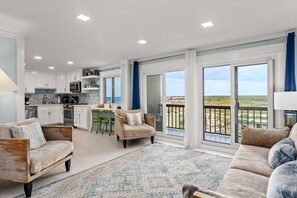 COMPLETELY Renovated 2023, Direct Gulf Front, Gulf Views from every ...