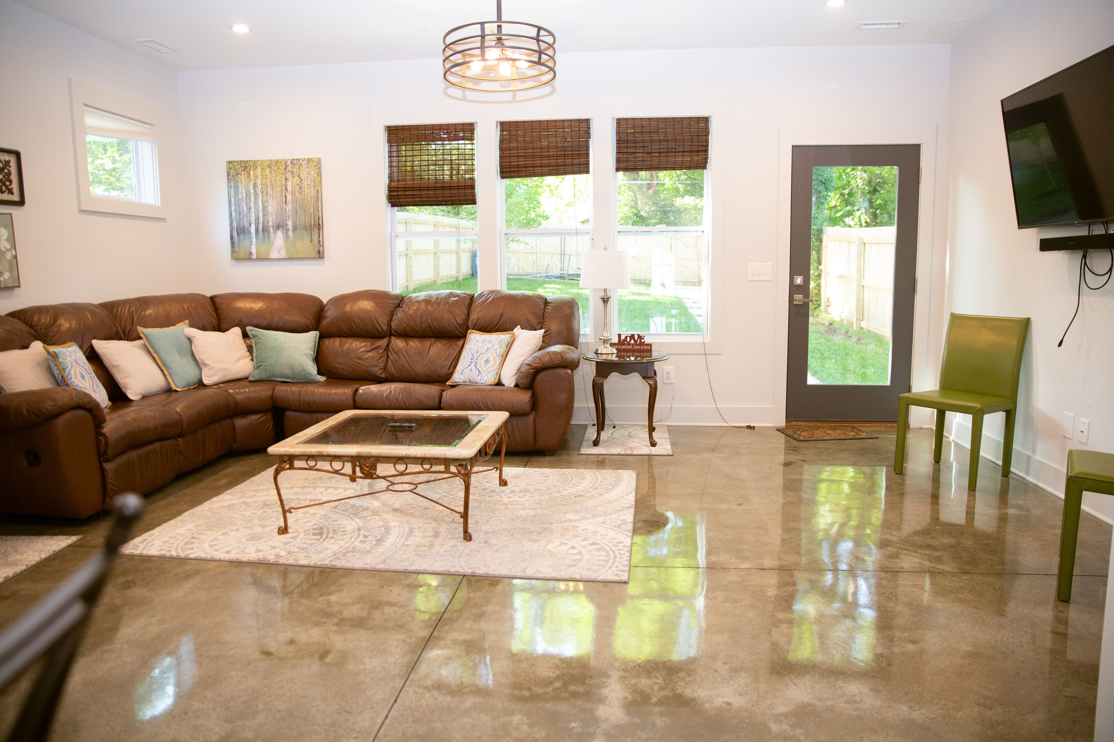 Classy Stay Only 2 Miles From Downtown - Sleeps 12 - Nashville, TN