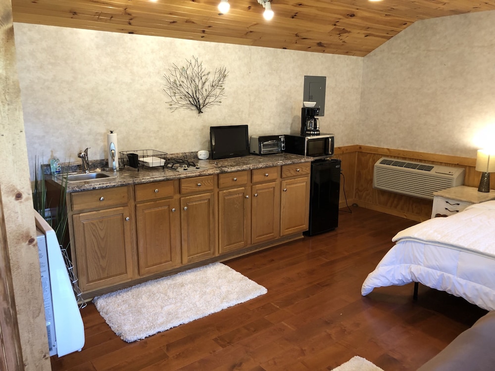Rivergreen Cottage-"off The Grid"-walk To River!! Solar Powered! - Shenandoah National Park