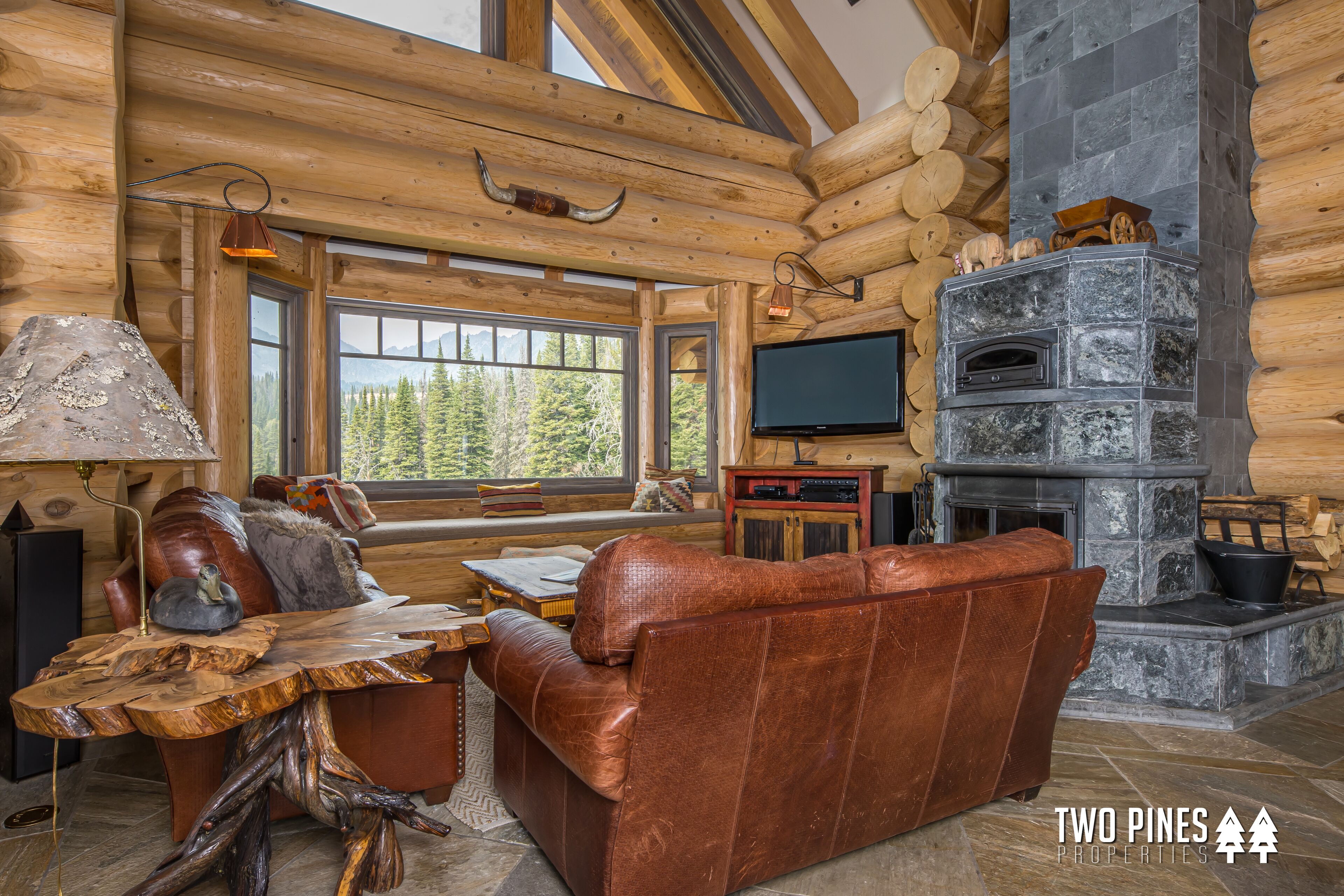 Gorgeous Home! Private Hot Tub, Stunning Views, & Backcountry Ski Access! - Big Sky, MT