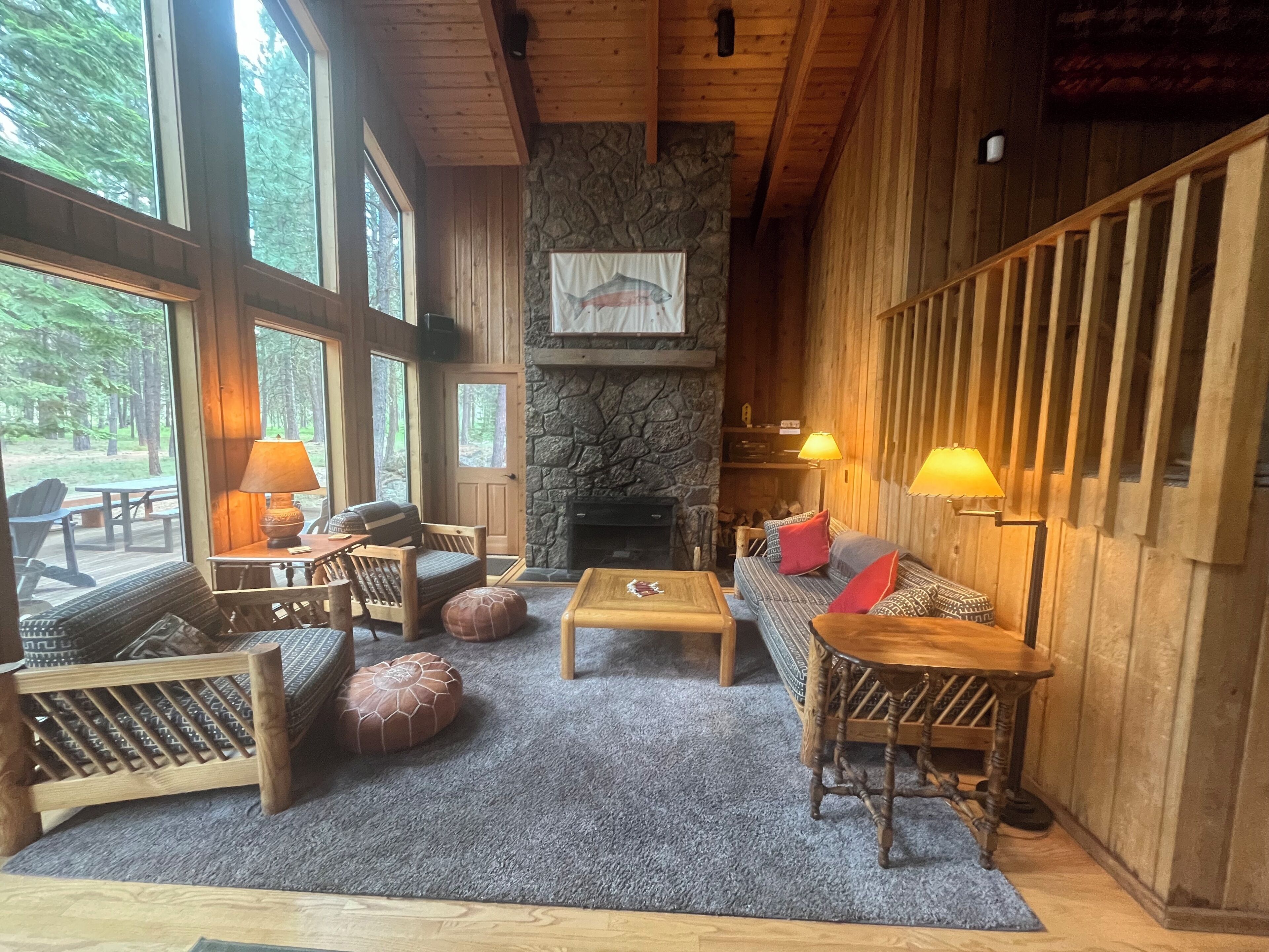 Family Friendly Home: Large Deck, Forest Views, Fireplace, Close To Amenities. - Black Butte Ranch, OR