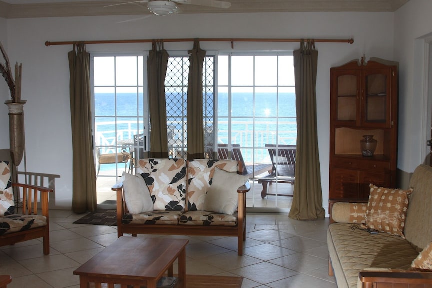 Totalmente Equipado Y Equipado, Condominio Frente Al Mar Espacioso - Bridgetown