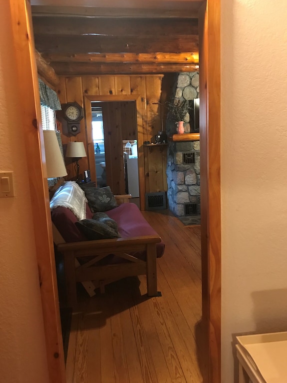 Beautiful 2 Bedroom Log Home On South End Of Hubbard Lake - Michigan