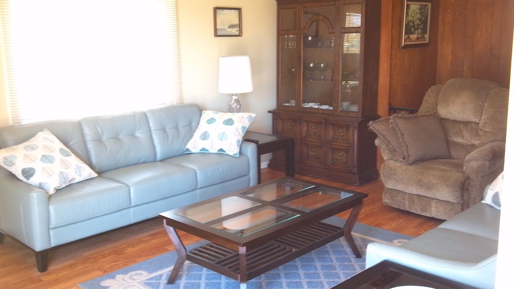Lovely Beach Cottage With View Of You Channel, Park, & Lighthouse. - Muskegon, MI