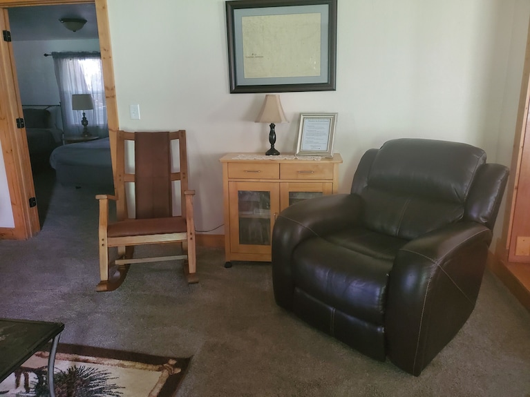 "The Orchard Cabin" 3 Bedoom Sleeps 6-12 - Montana