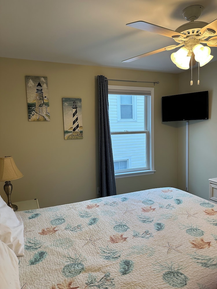 Big 4 Bedroom, 2 Bath Beauty !! Only 1.5 Blocks To The Beach And Boards ! - Avalon, NJ