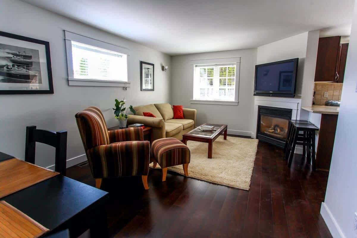 Grand Boulevard Retreat- Quiet Suite In North Vanc - 6400