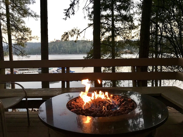Relax at Lake Front Luxury Lodge-Near Yosemite-Pool Table-Private Dock and Lake - Groveland | Vrbo