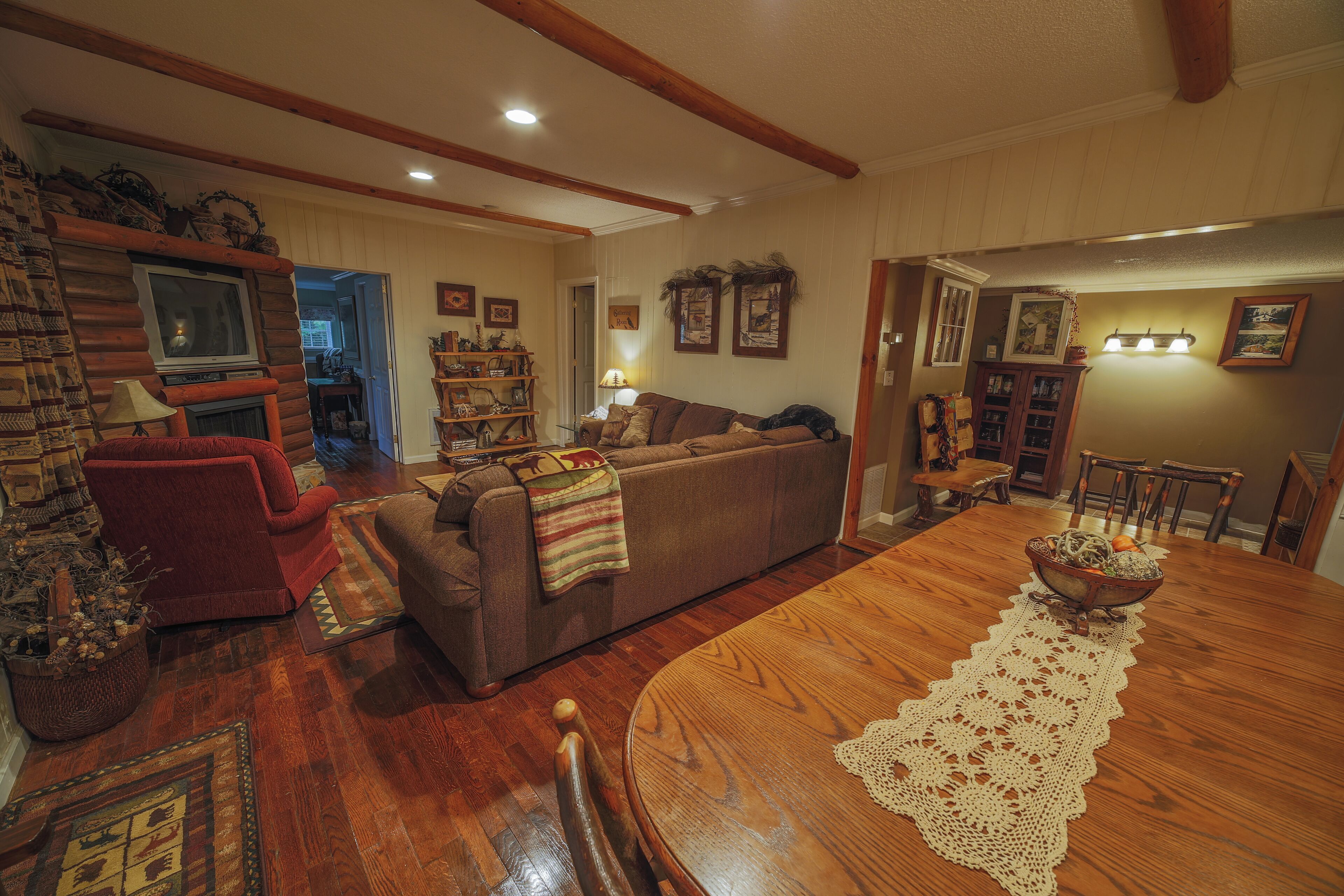 Deerfield Cabin  Location, Location, Location! Best In Downtown Helen! - Helen, GA
