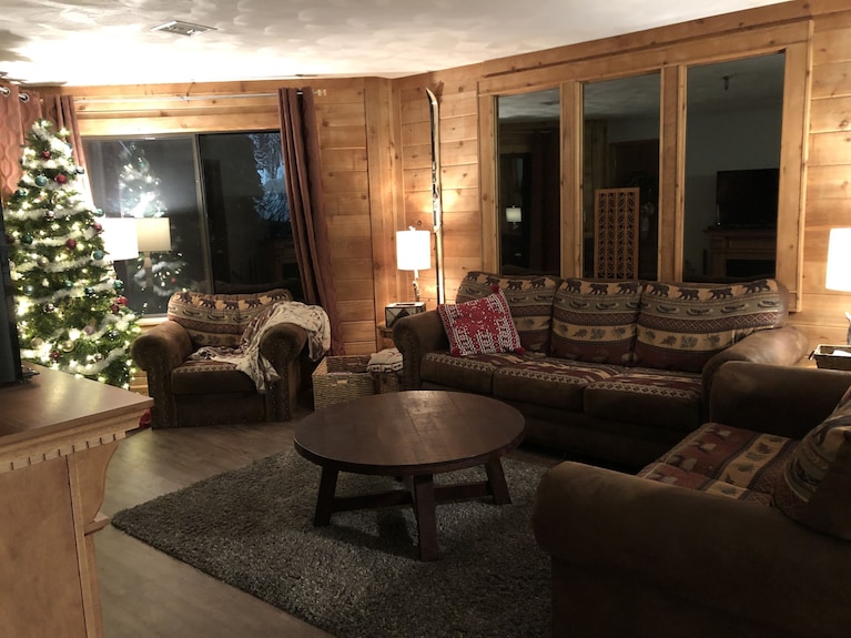 Ski -In/ski-out- Cozy 3 Bedroom No Stairs (1 Night Rentals Ok) - Laurel Ridge State Park, Stahlstown