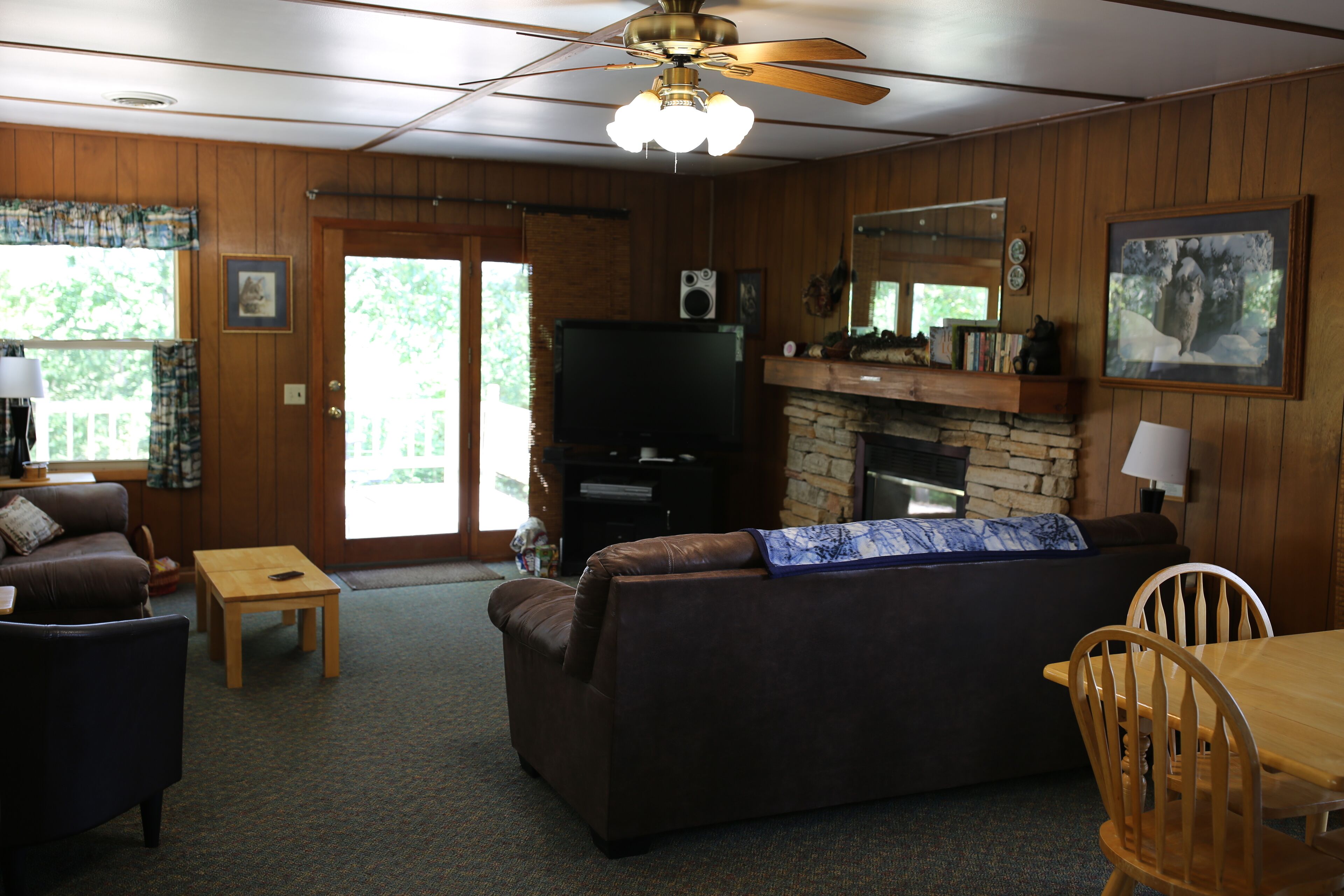 Lakeside Ranch Cabin. - Wisconsin