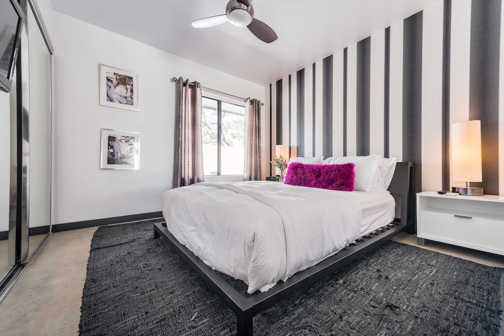 Ps Glam: Modern, Hip And Hollywood Regency Glam! - Palm Springs, CA