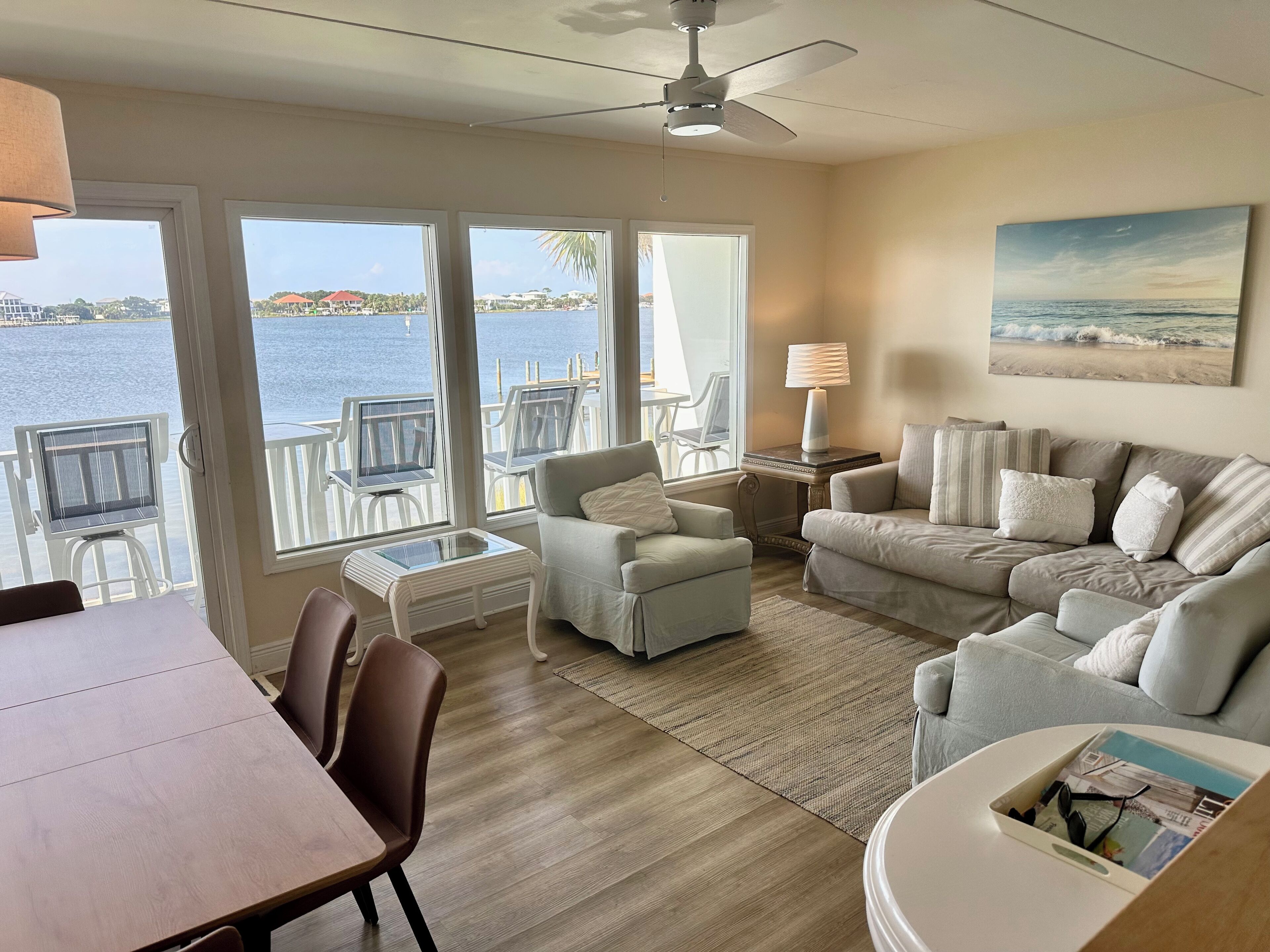 Bikes And Yolo Boards! 3 Br, 2 Living Rooms! Steps To Beach! Steps To Bay! - 펜사콜라 비치