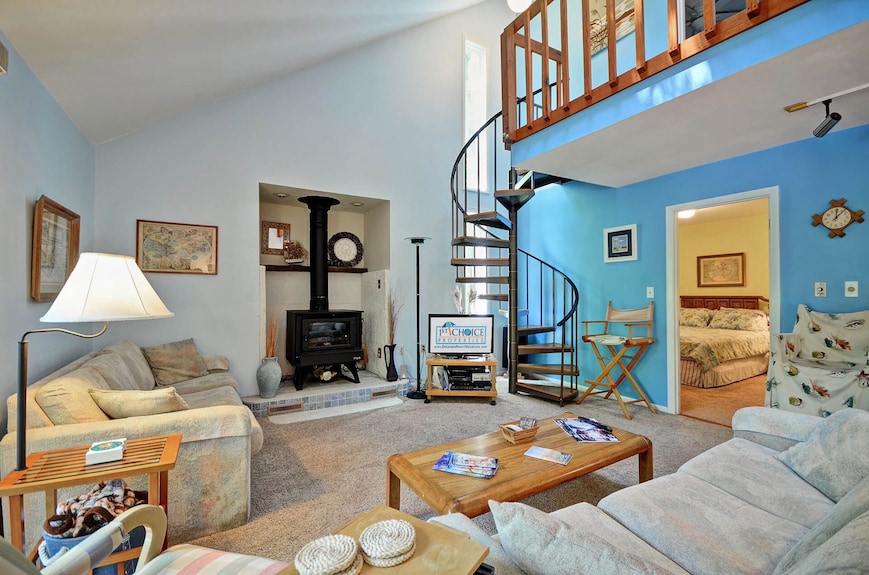 Cozy 3 Bedroom 2 Bath Beach House With Private Setting! Pool, Trolley, Wifi, Beach Town! - Delaware