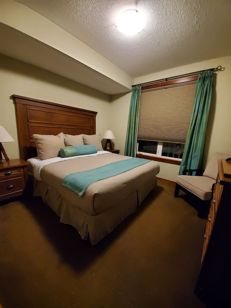 Beautiful Luxury Condo, Close To Downtown! - Canmore