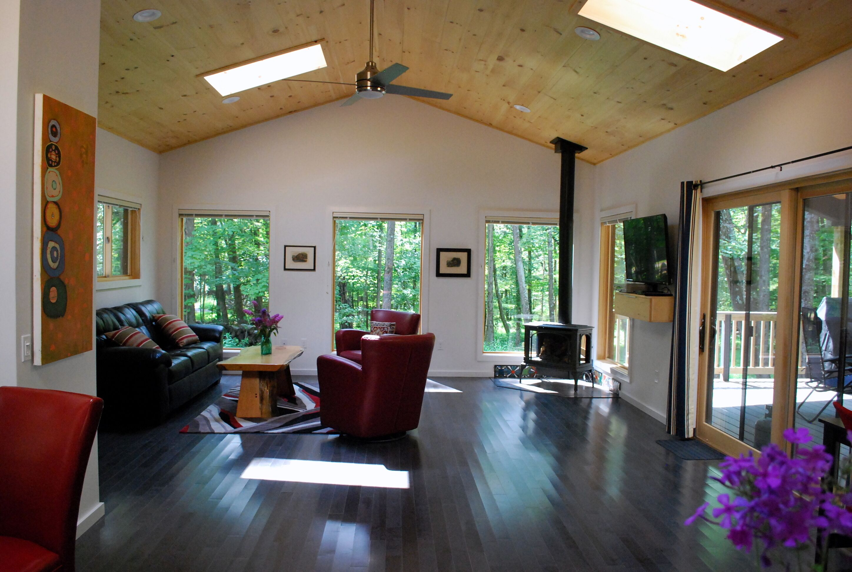 A True Gem In The Heart Of Woodstock, W/ Fireplace & Hot Tub, Wheelchair Access - Woodstock, NY