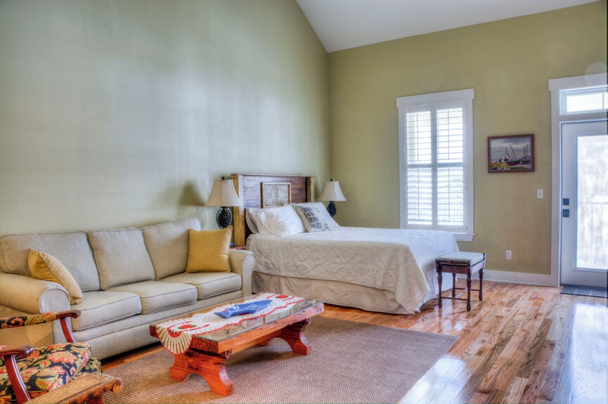 River's Edge West Downtown Studio - Apalachicola, FL