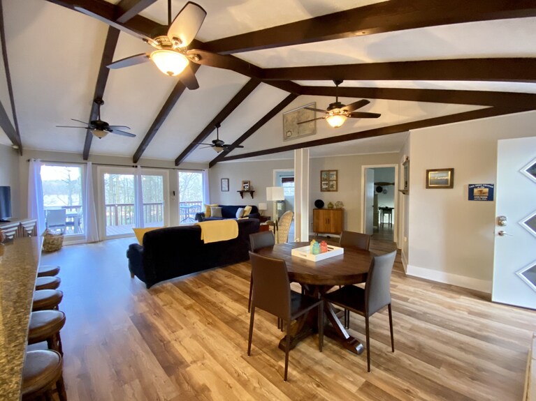 Mid Century 4 Br Lake Hartwell Home With Great Views, Good Vibes, + Large Dock - Sadlers Creek State Park, Anderson