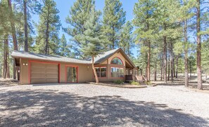 Spirit hollow cottage. This beautiful super quiet Cottage sits on 2.5 ...