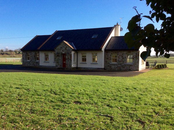 Luxurious Cottage Set in Beautiful Irish Countryside. - Dromineer | Vrbo