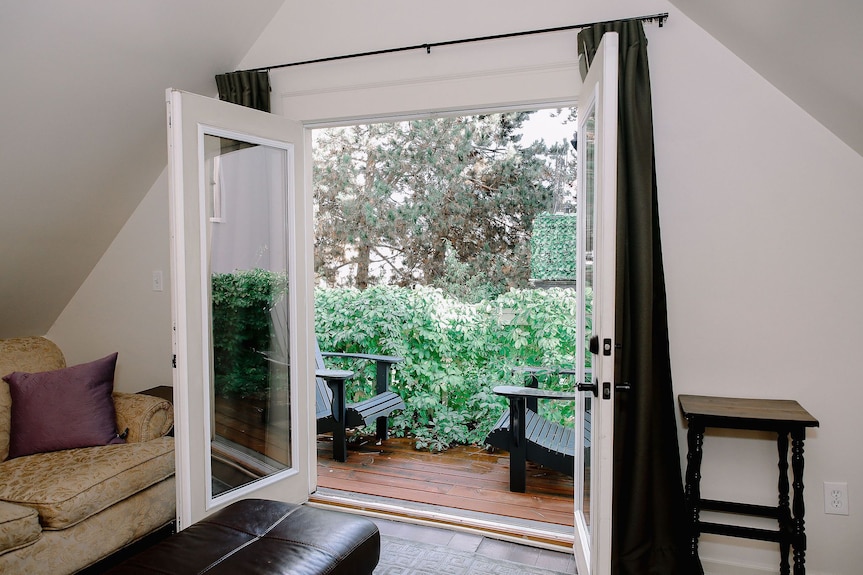 Victorian With Modern Comforts In Nw Portland. Driveway Parking. Walk To It All! - Beaverton, OR