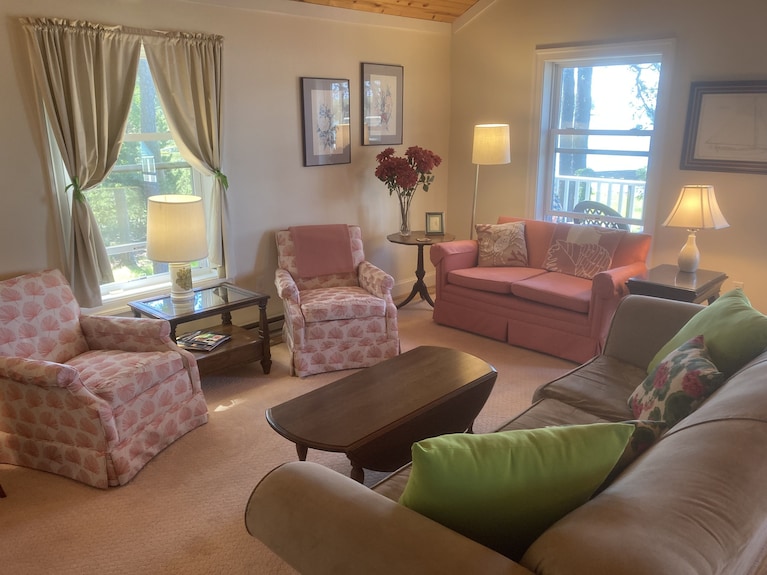 Family And Pet-friendly, Waterfront With Pier - Maryland