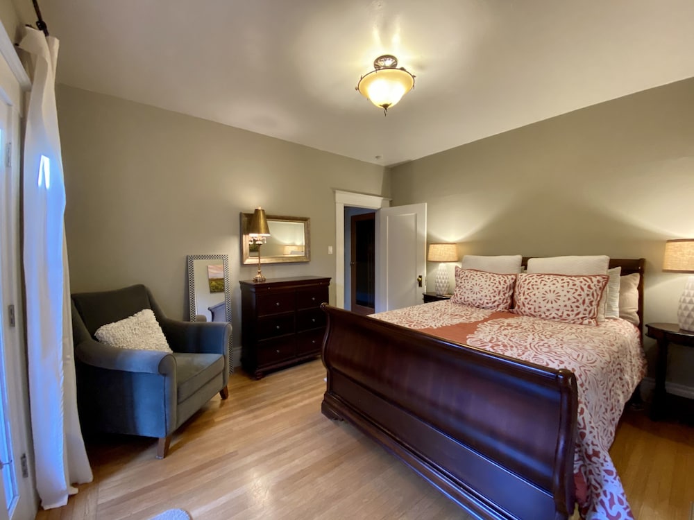 The Napa Art House - W/fireplace & Hot Tub (Near Downtown Napa) - Napa, CA