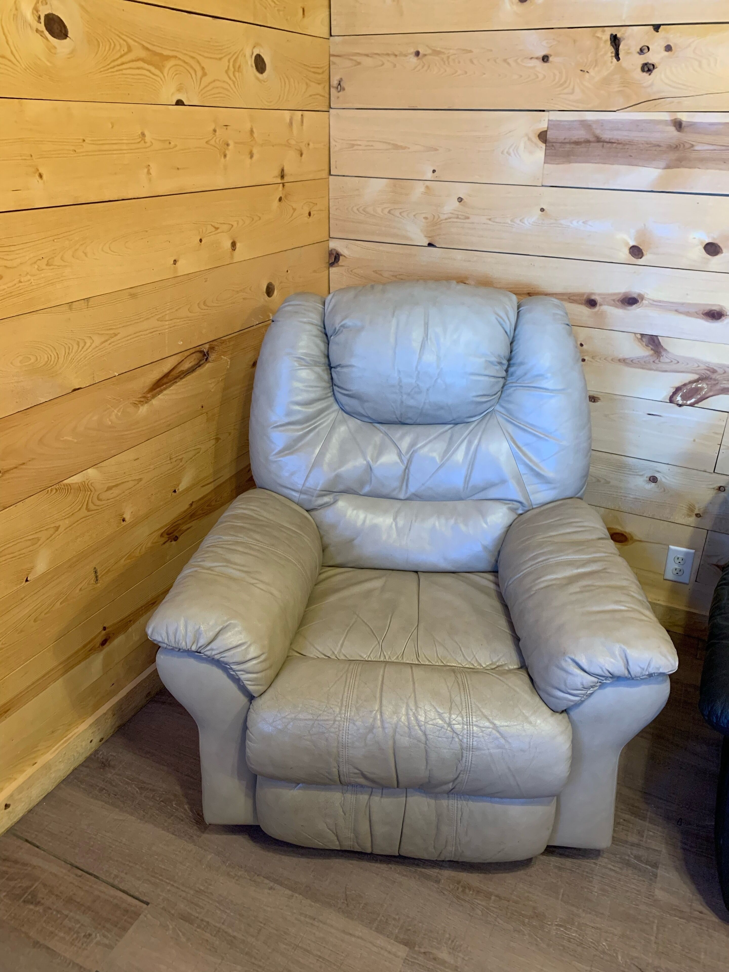 Close To The Caves; Wifi; Deck, Grill, Fire Pit, Pet Friendly, 5+ Acres - Ohio